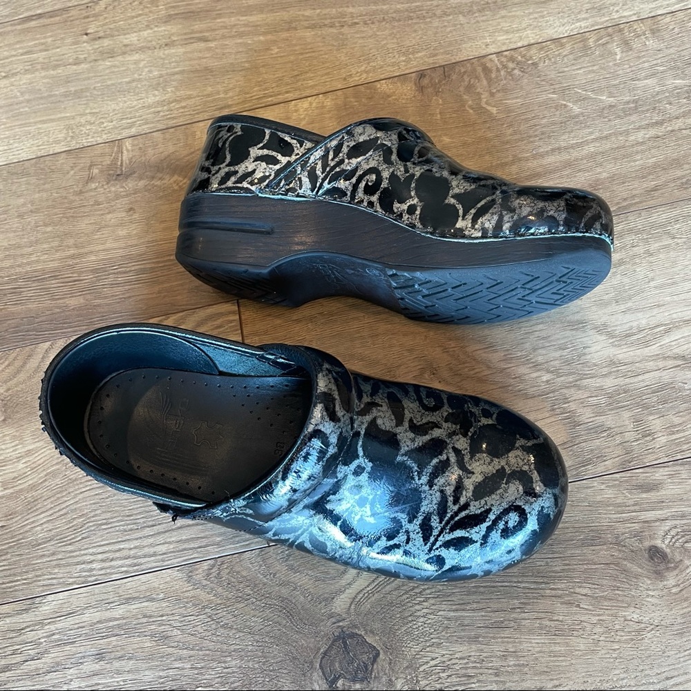Dansko Professional Metallic Flower Clogs Sz 8 - Gem